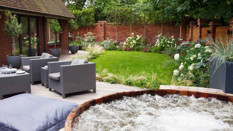 Garden Hot Tubs & Outdoor Jacuzzis in London, Expertly Installed